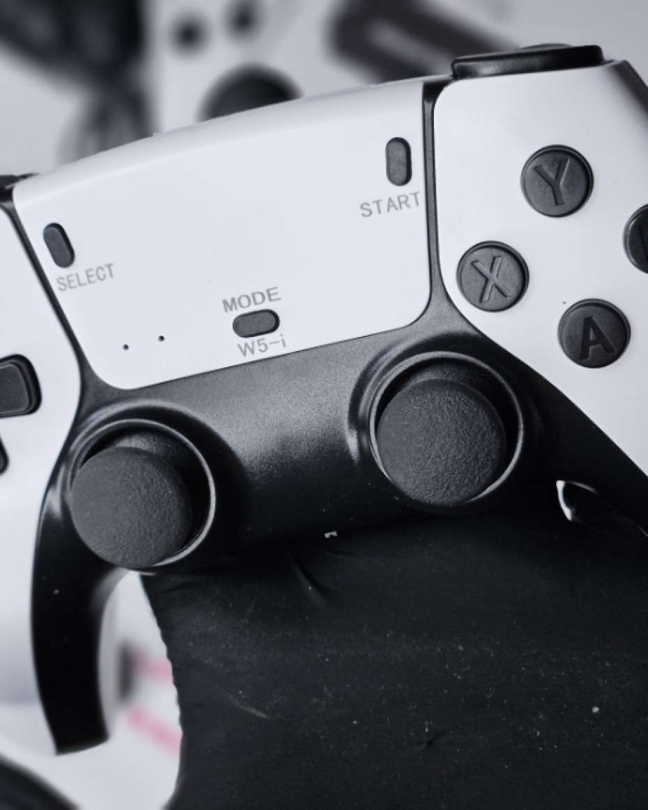 2.4GHz Wireless Controller Gamepad with 4k Ultra HD GameStick - Plus ...